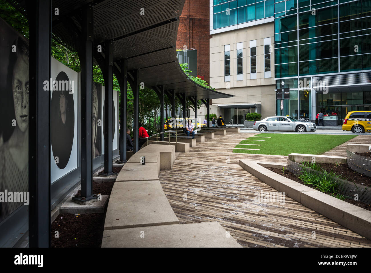 Triangle Park, in downtown Pittsburgh, Pennsylvania Stock Photo - Alamy