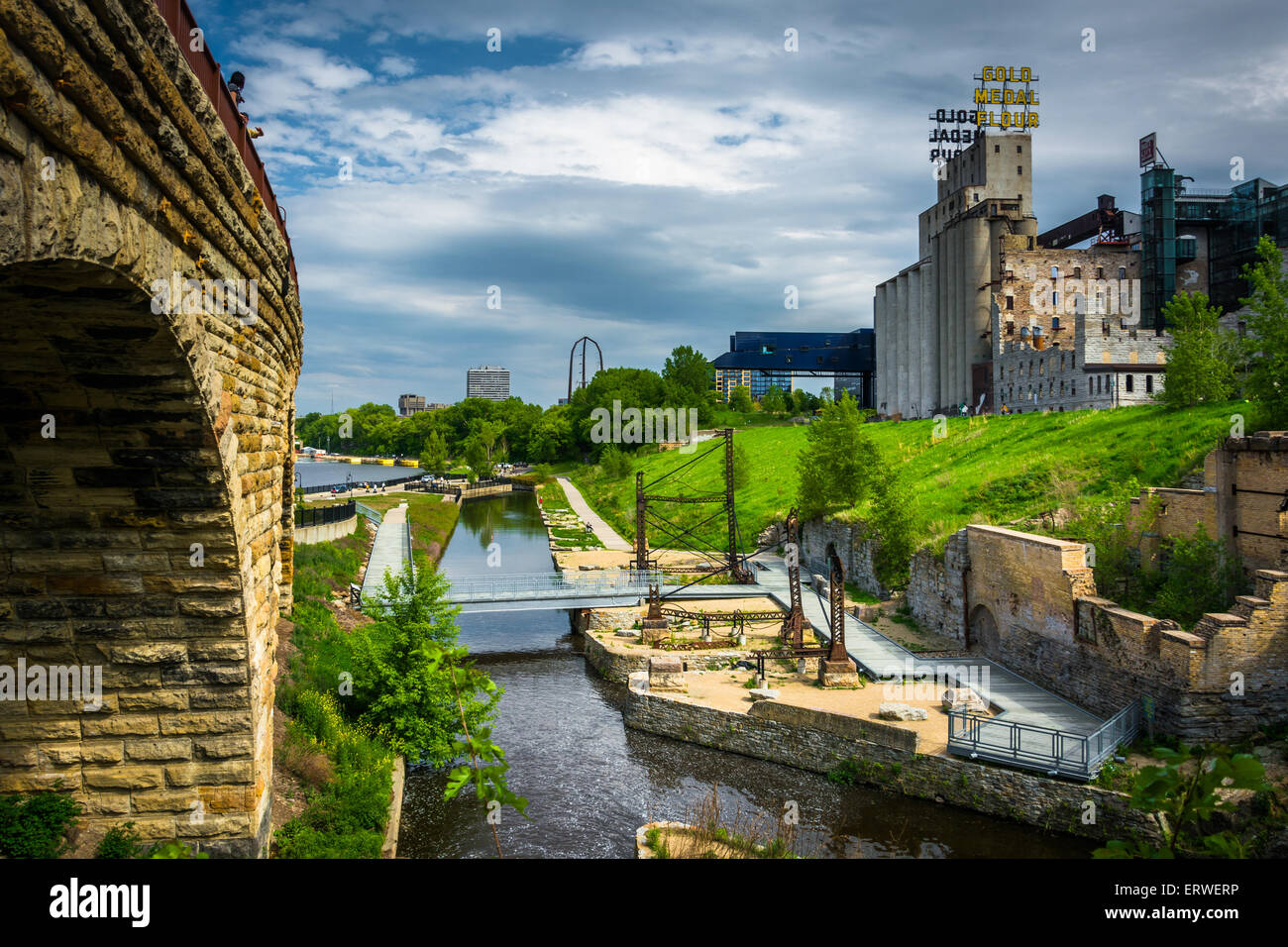 View of Mill Ruins Park and the Stone Arch Bridge in Minneapolis ...