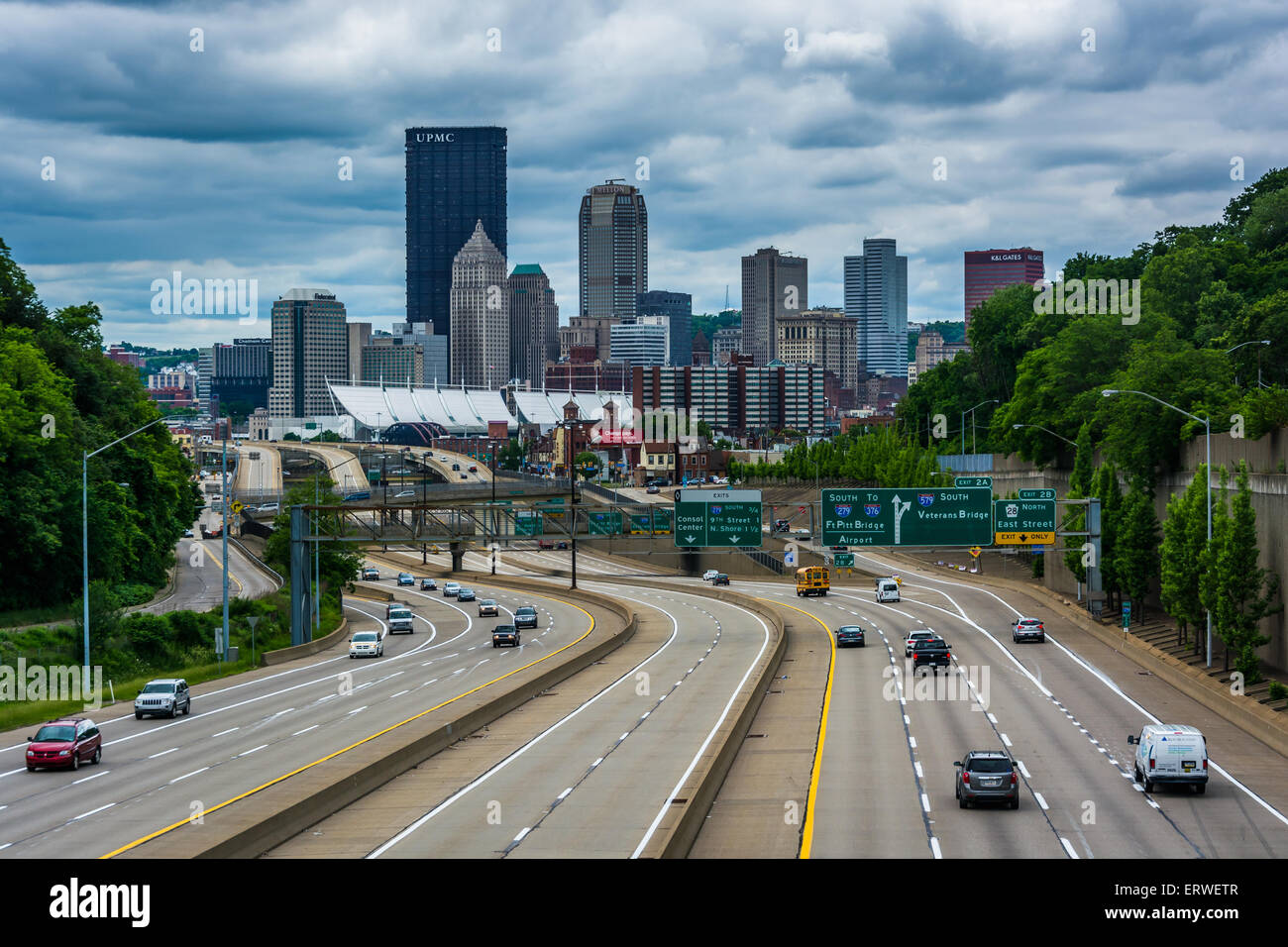 View pittsburgh skyline i 279 from hi-res stock photography and images ...