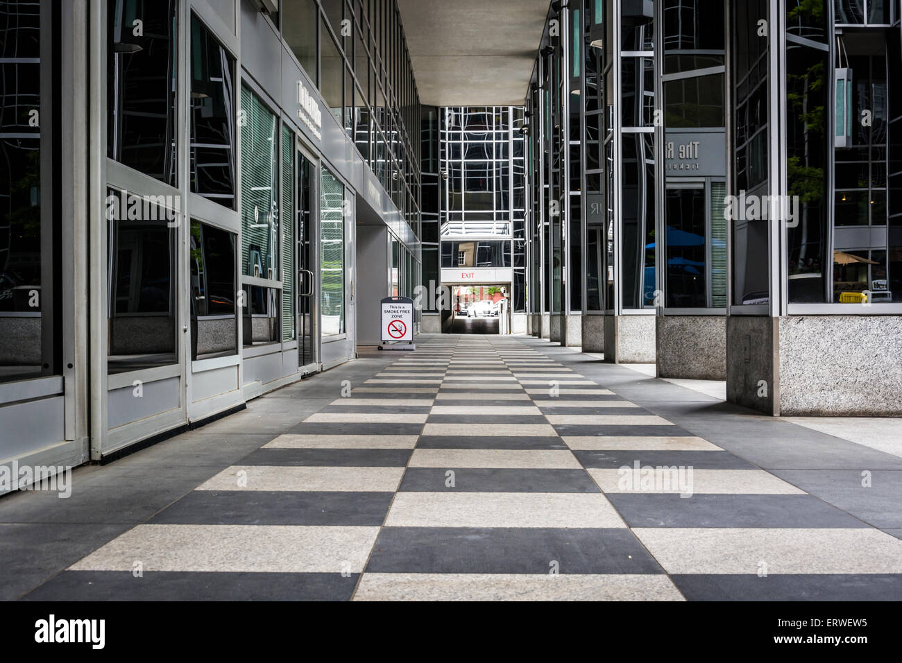 Walkway and modern buildings in downtown Pittsburgh, Pennsylvania Stock ...