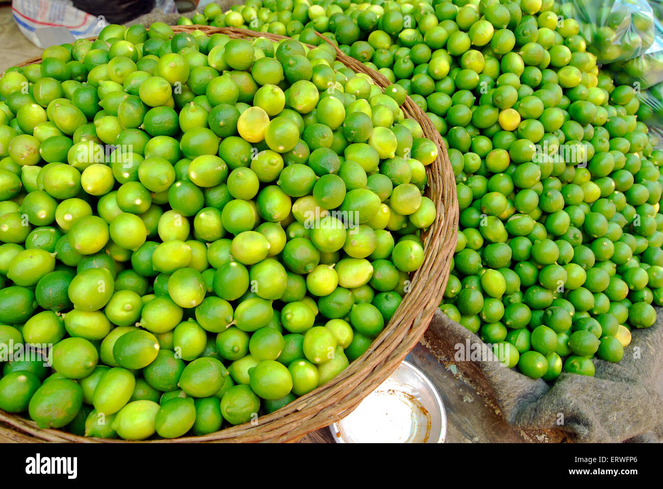 Eating limes hi-res stock photography and images - Alamy