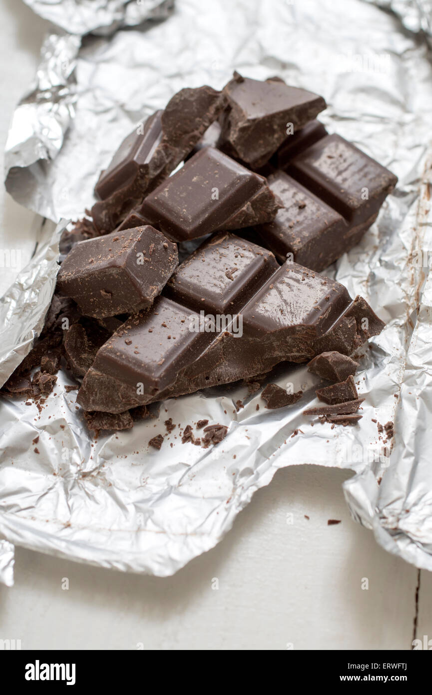 Chocolate pieces. Chopped dark chocolate closeup Stock Photo - Alamy