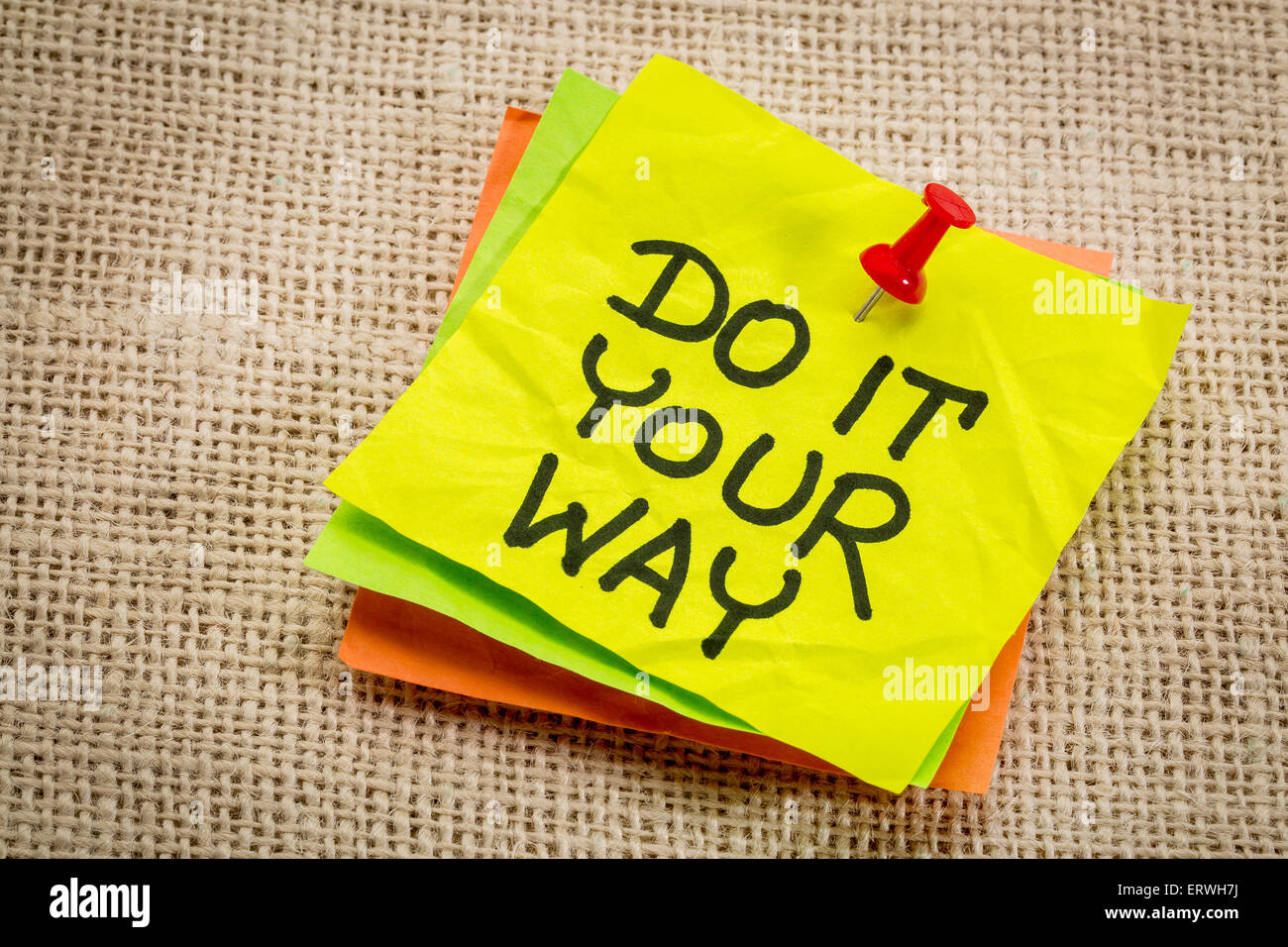 Do it your way - motivational advice on a sticky note Stock Photo - Alamy