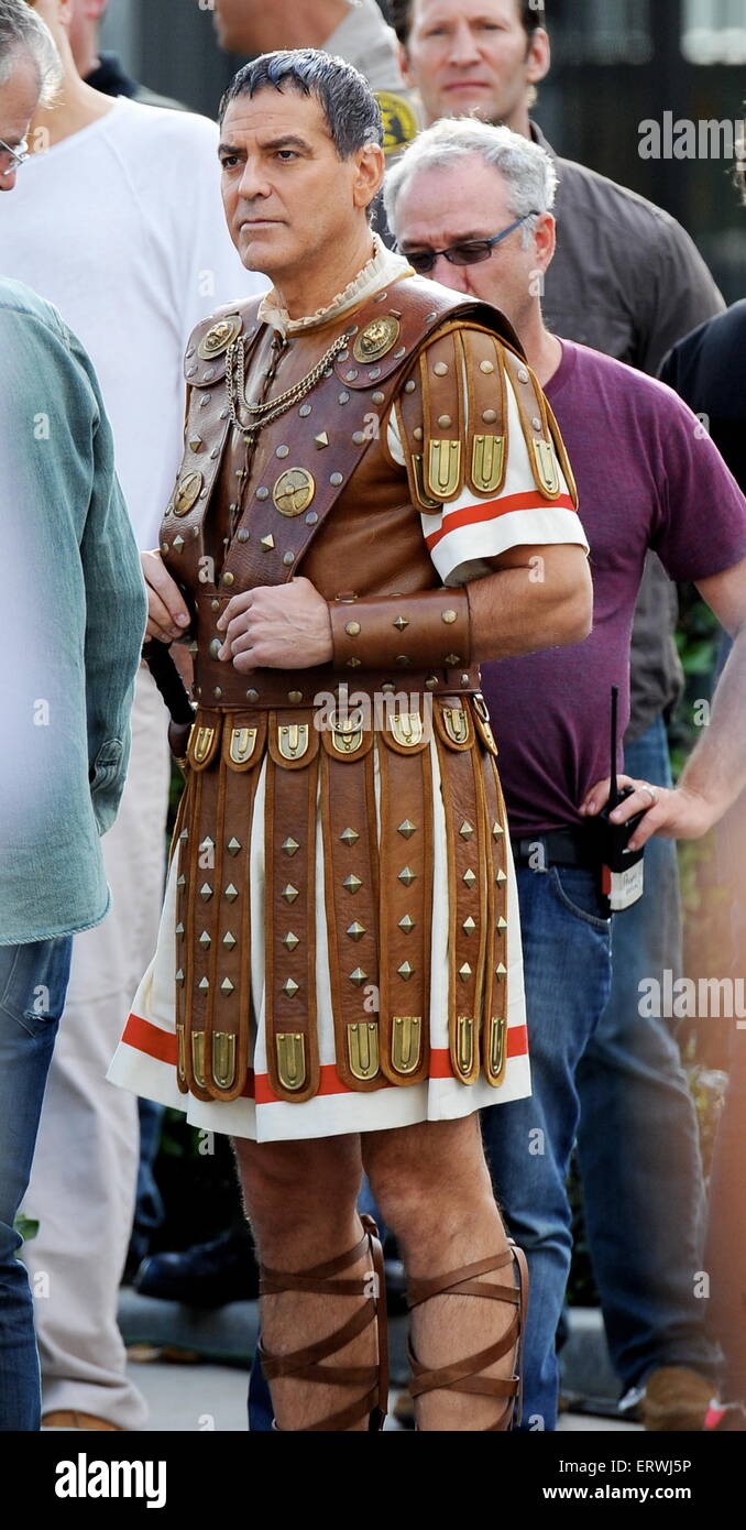 Actor Goerge Clooney seen for the first time on the set of "Hail Caesar ...