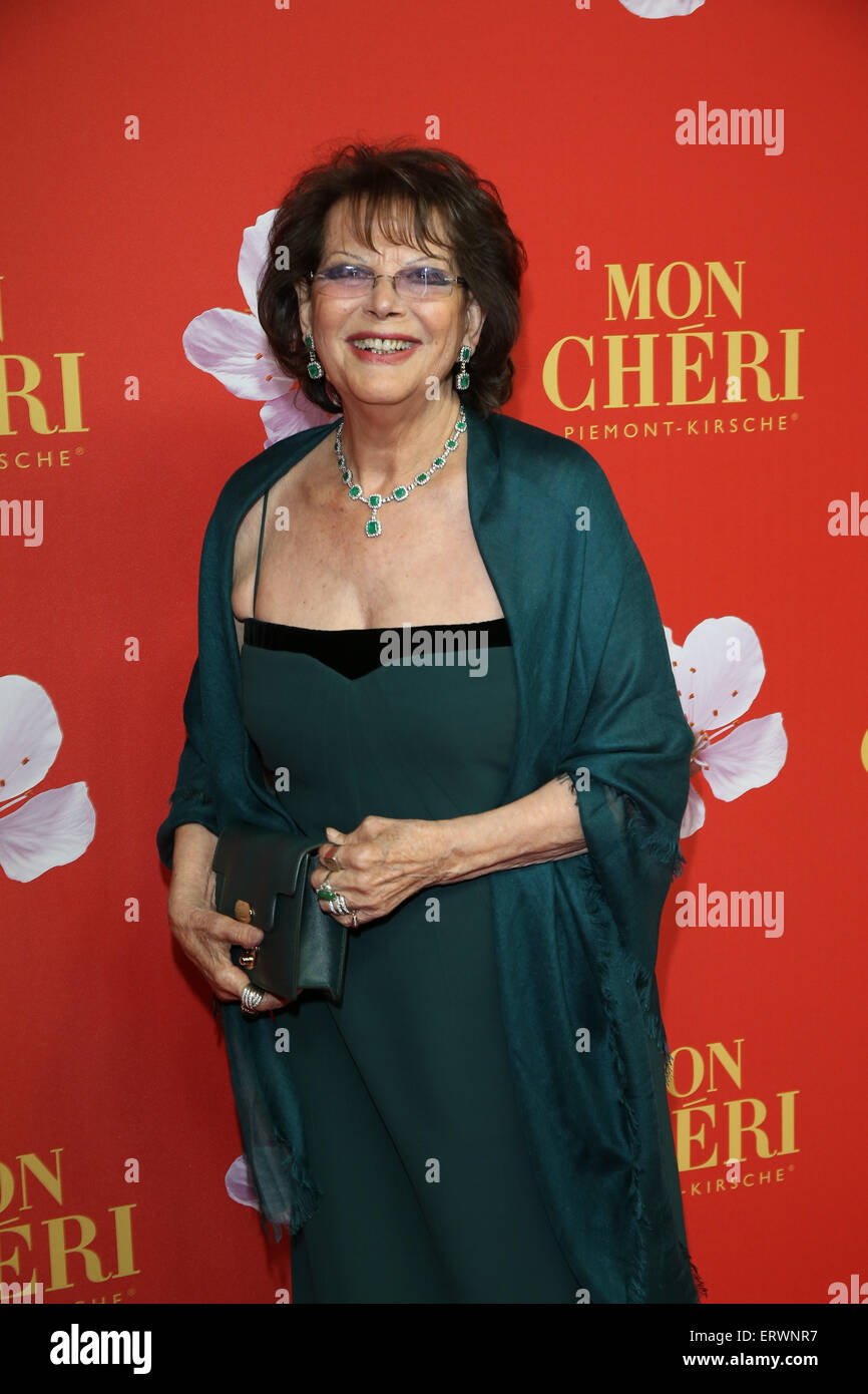 Claudia cardinale hi-res stock photography and images - Alamy
