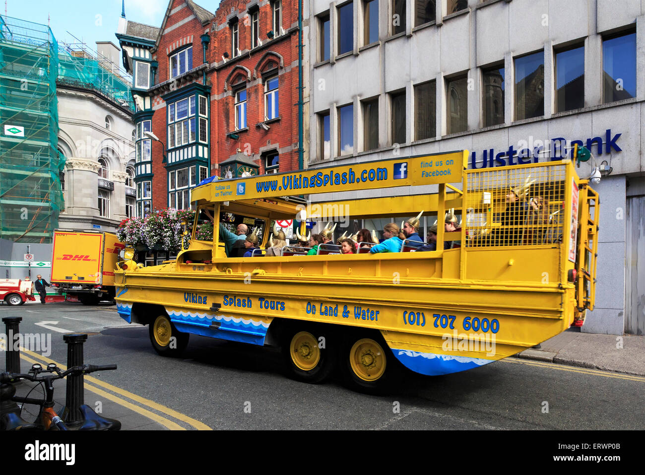 Sightseeing bus for tourists in the center of Dublin Stock Photo - Alamy