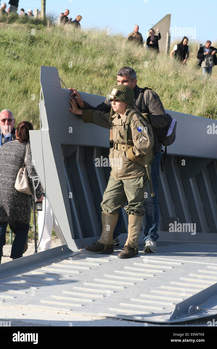 Wwii landing craft hi-res stock photography and images - Alamy