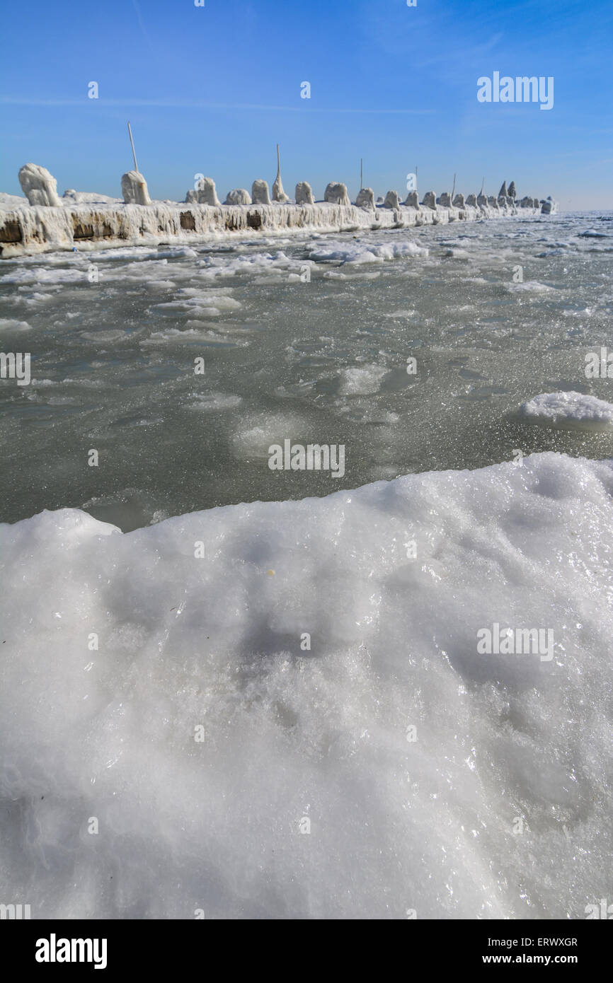 Frozen ice ocean coast and blue sky - polar winter pier Stock Photo - Alamy