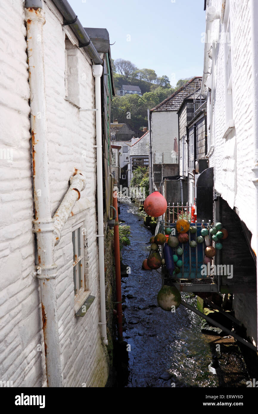 POLPERRO CORNWALL UK. RIVER POL FLOWS BETWEEN HISTORIC COTTAGES Stock ...