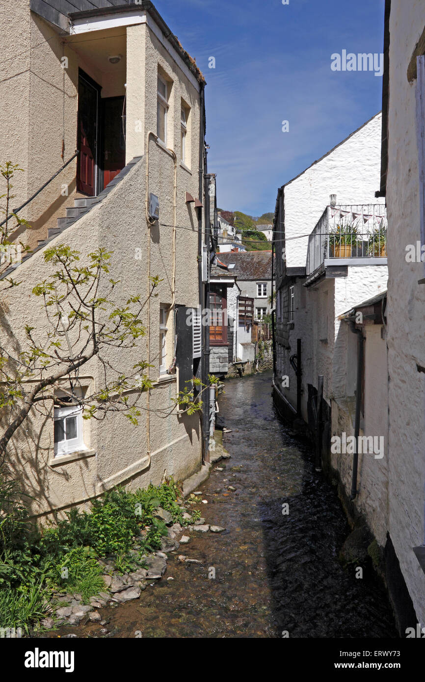 POLPERRO CORNWALL UK. RIVER POL FLOWS BETWEEN HISTORIC COTTAGES Stock ...