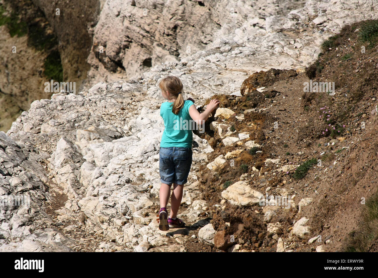 Young people on cliff face path in dangerous conditions Stock Photo - Alamy
