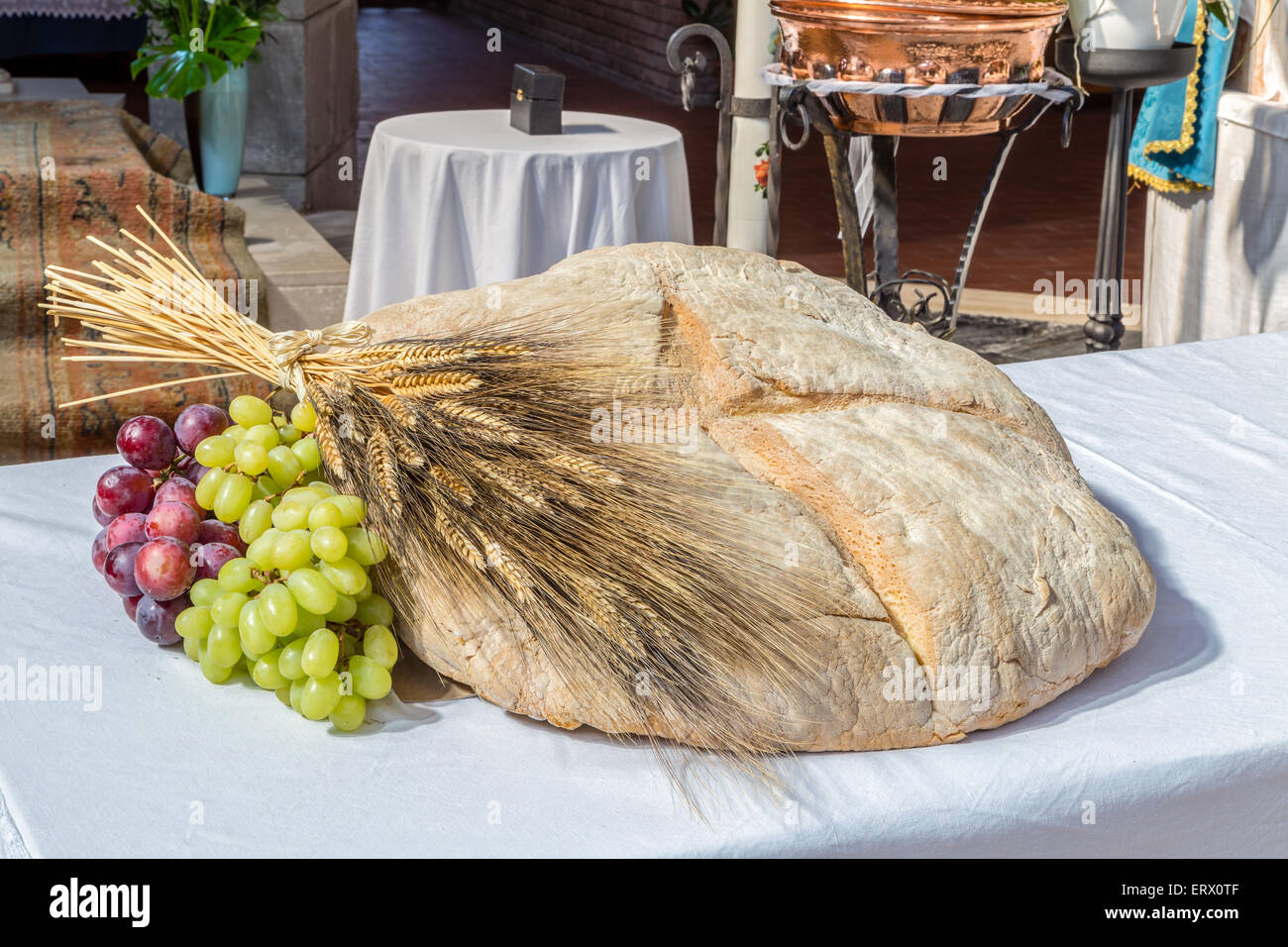 Grapes and wheat hi-res stock photography and images - Alamy