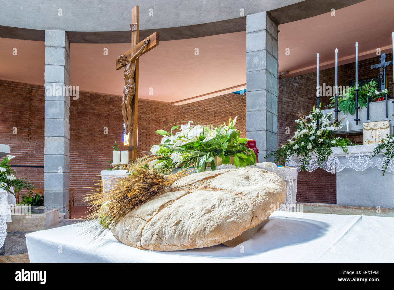 Christian cross wheat hi-res stock photography and images - Alamy