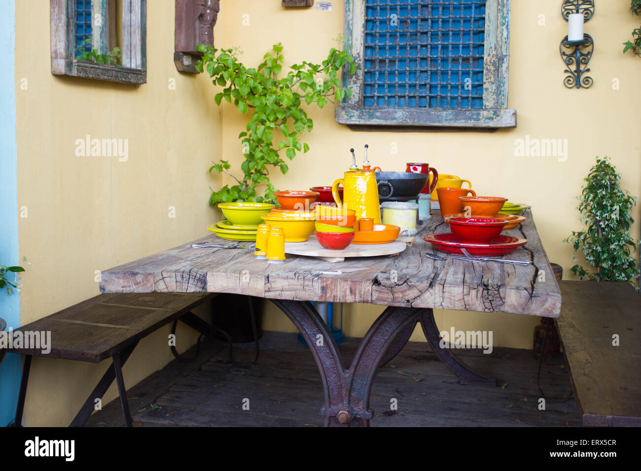 Blue dining setting hi-res stock photography and images - Alamy
