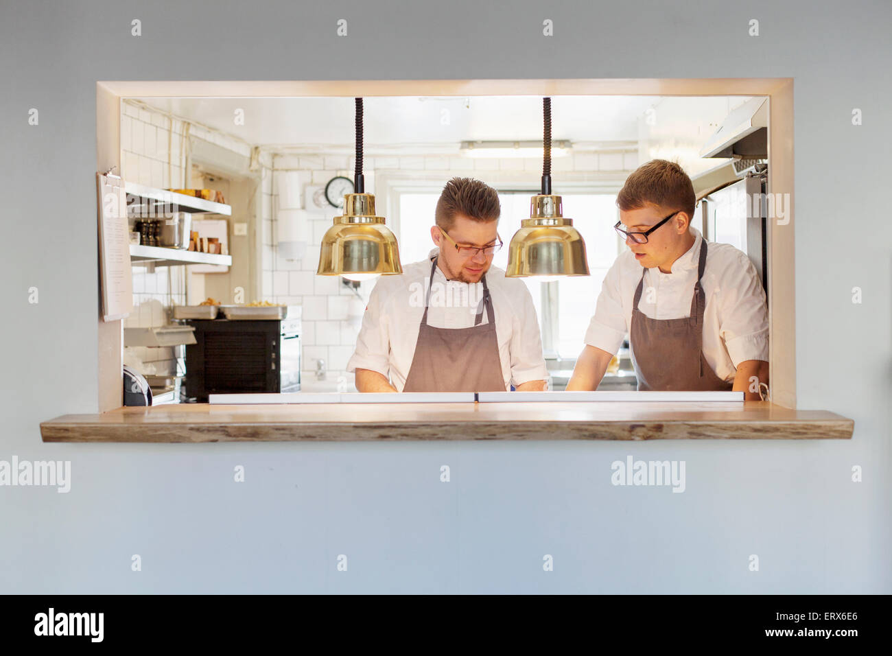Commercial restaurants with empty windows hi-res stock photography and ...