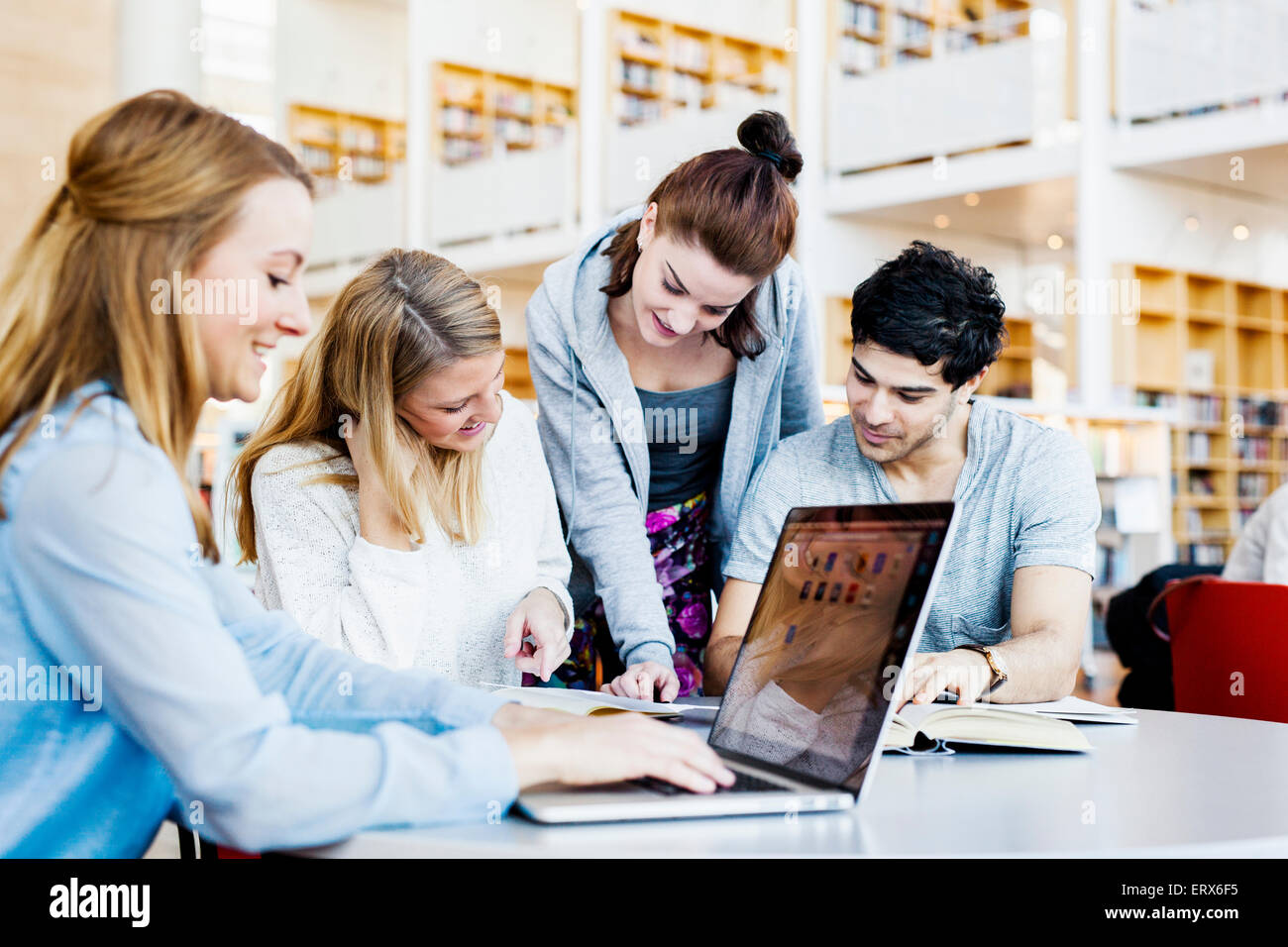 Learners library discussion hi-res stock photography and images - Alamy