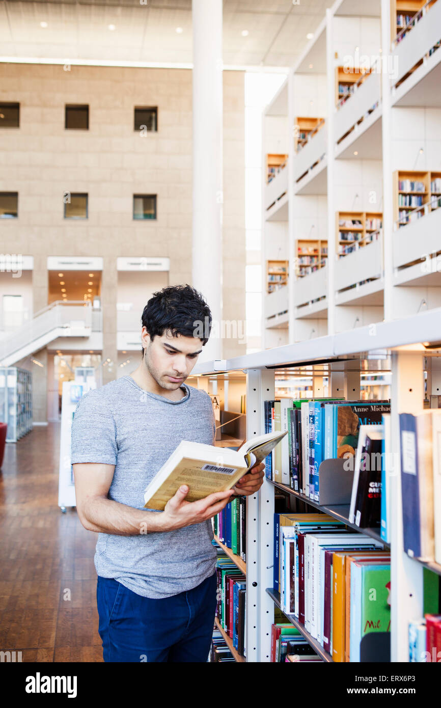 Reading order hi-res stock photography and images - Alamy