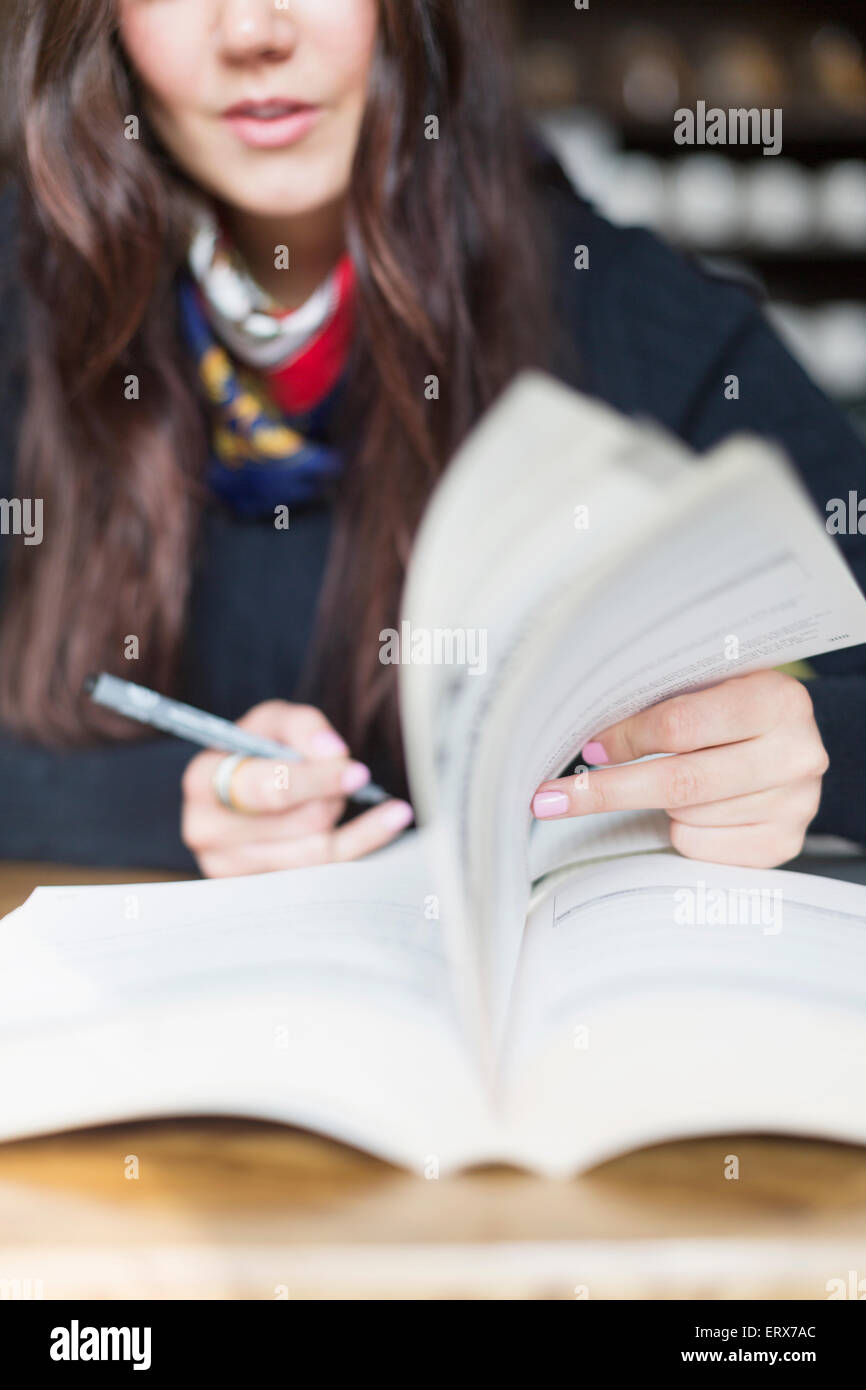 Turning tables hi-res stock photography and images - Alamy