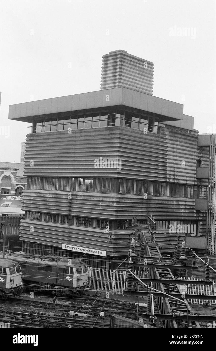 Birmingham new street signal box hi-res stock photography and images ...