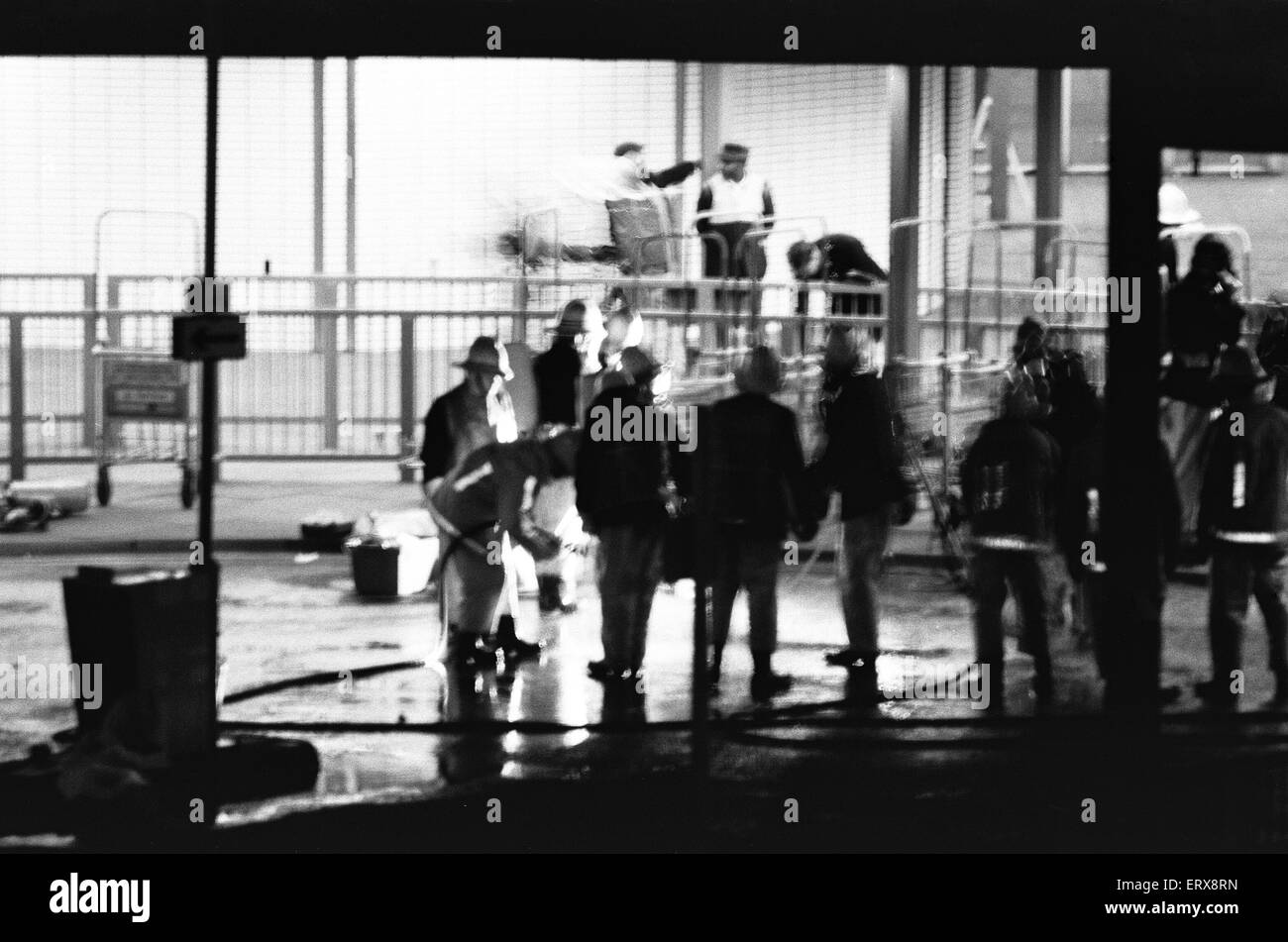 1987 kings cross underground fire Black and White Stock Photos & Images ...