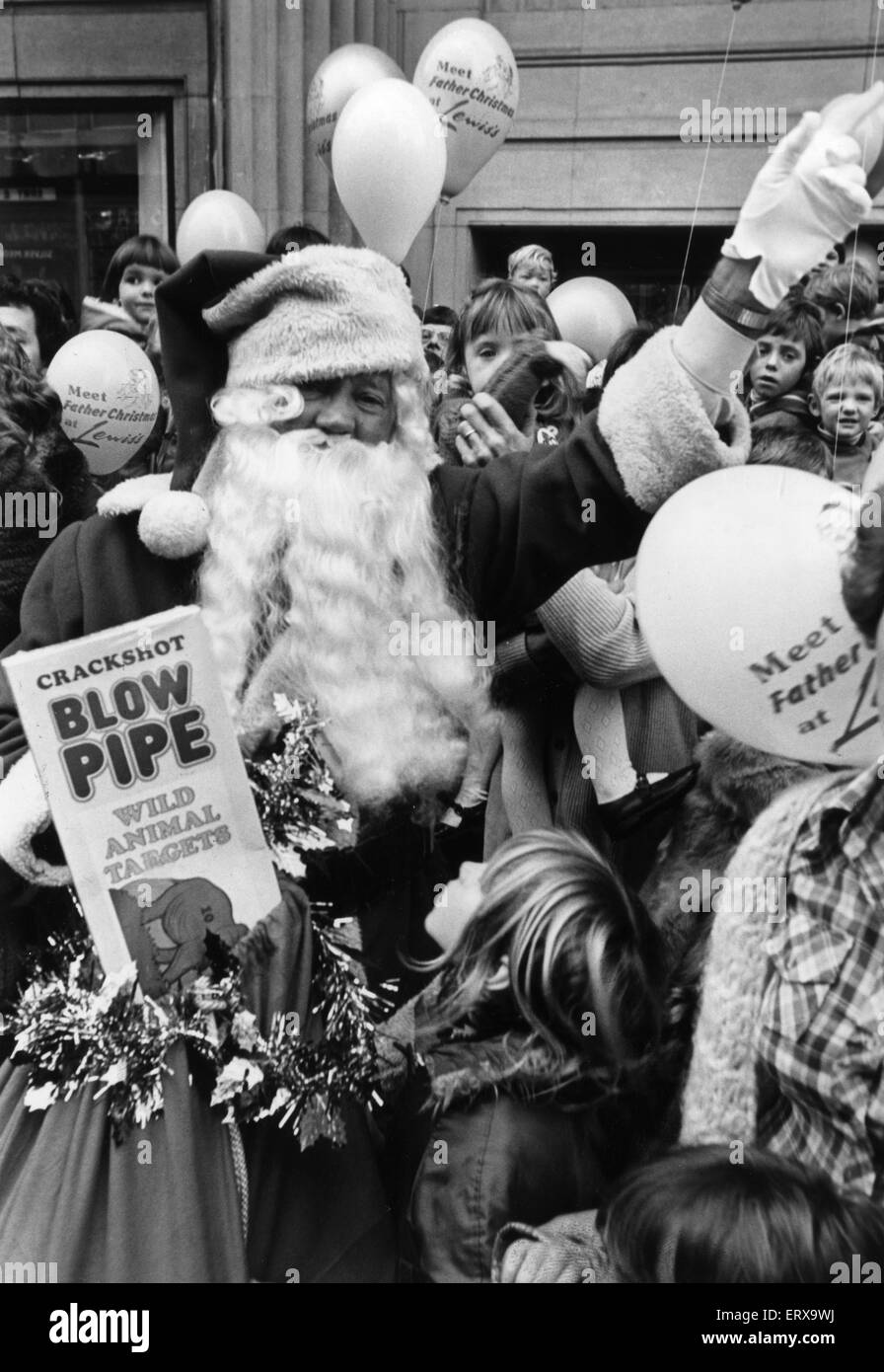 Dressed as father christmas 1970s hi-res stock photography and images ...