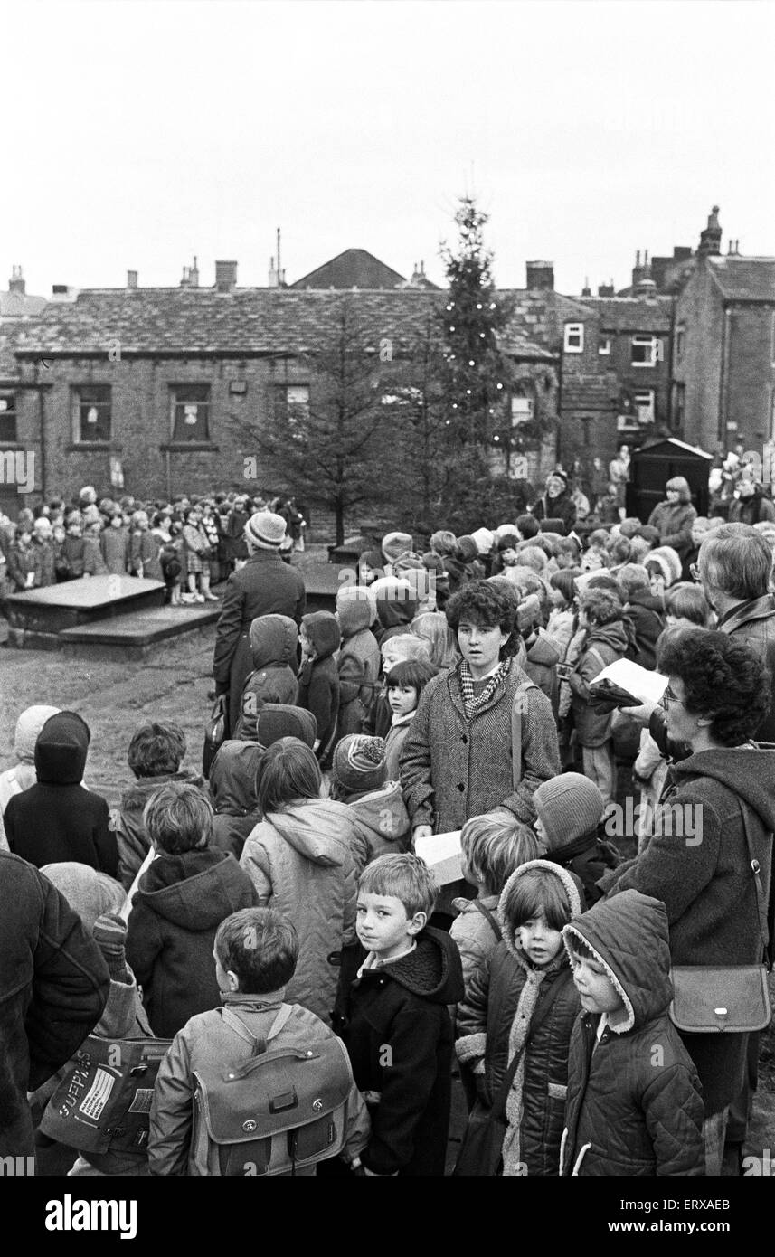 Meltham Christmas Lights turn on, Children of Meltham and Helme School ...