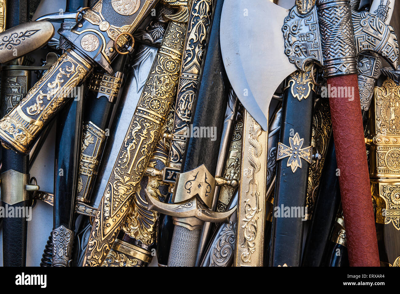 Cold steel weapons - daggers, dirks, stilettos, anlaces, cutlasses ...