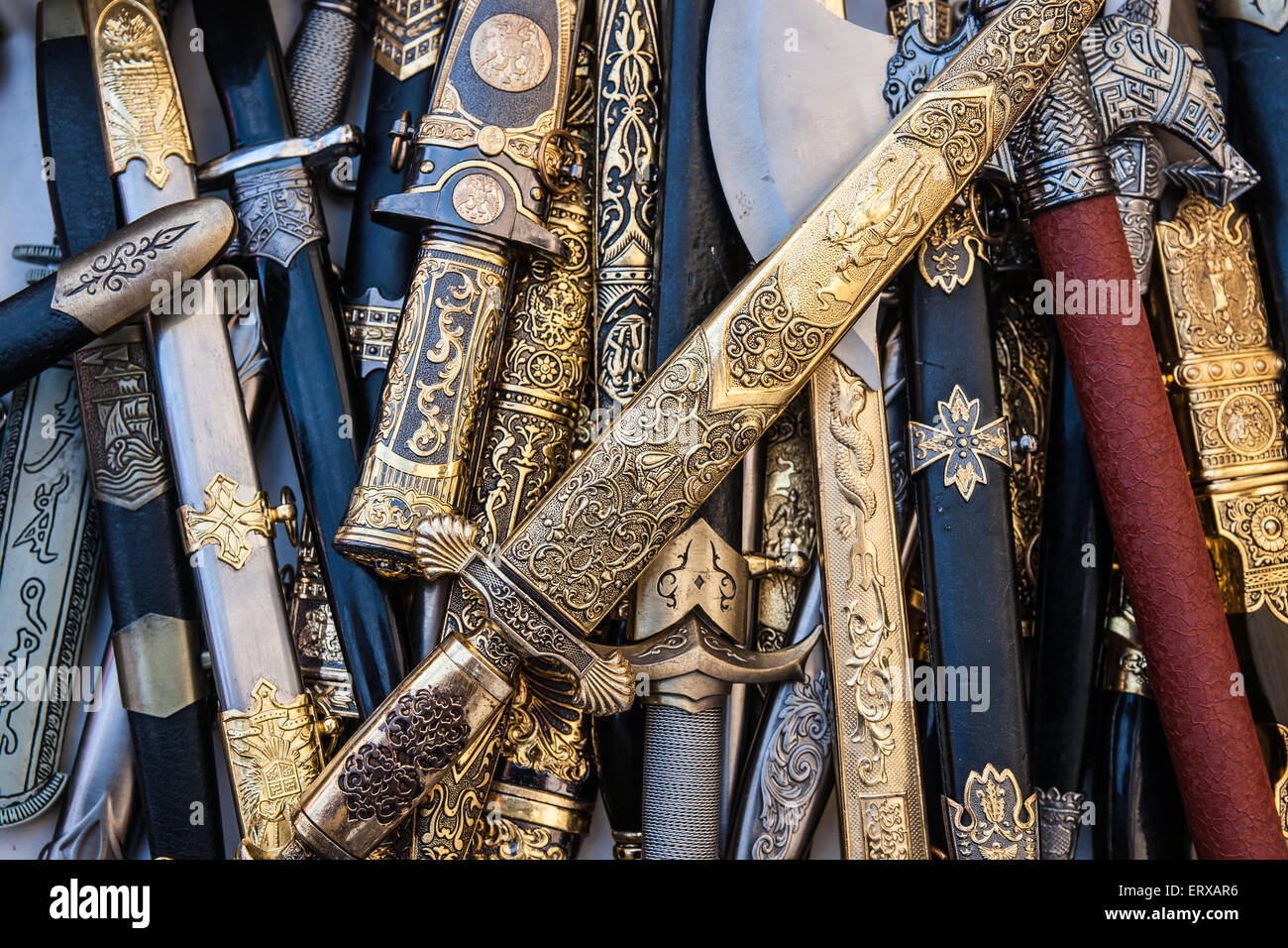 Cold steel weapons - daggers, dirks, stilettos, anlaces, cutlasses ...