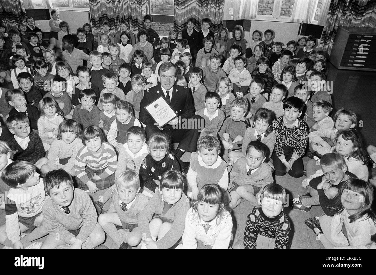 School pupils england hi-res stock photography and images - Alamy