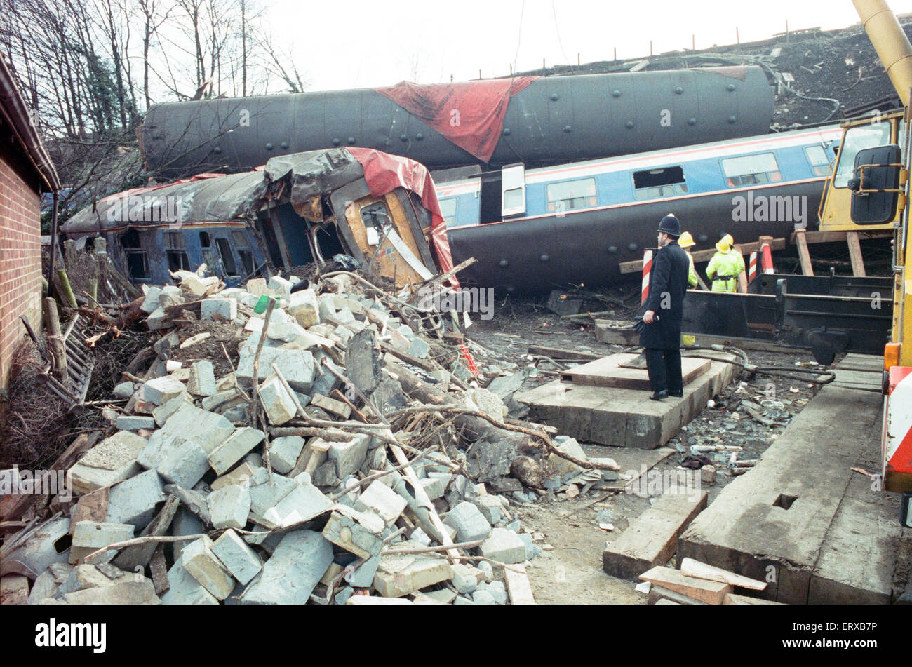 Purley train crash On 4 March 1989 the 12:50 from Horsham stopped at ...
