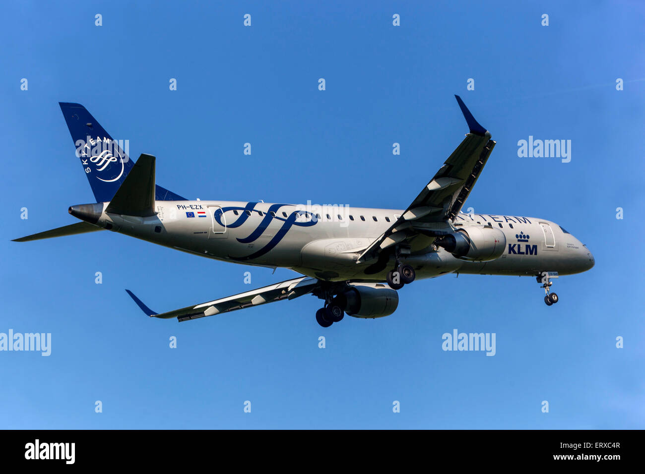 Embraer landing hi-res stock photography and images - Alamy