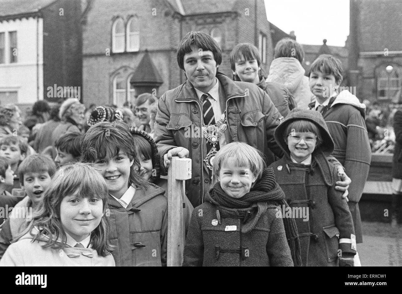 Meltham Christmas Lights turn on, Children of Meltham and Helme School ...