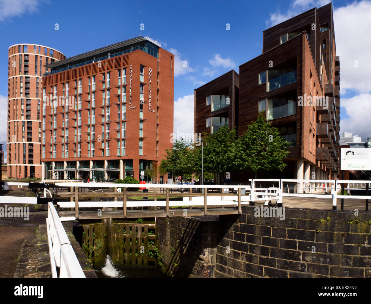 Leeds granary wharf buildings hi-res stock photography and images - Alamy