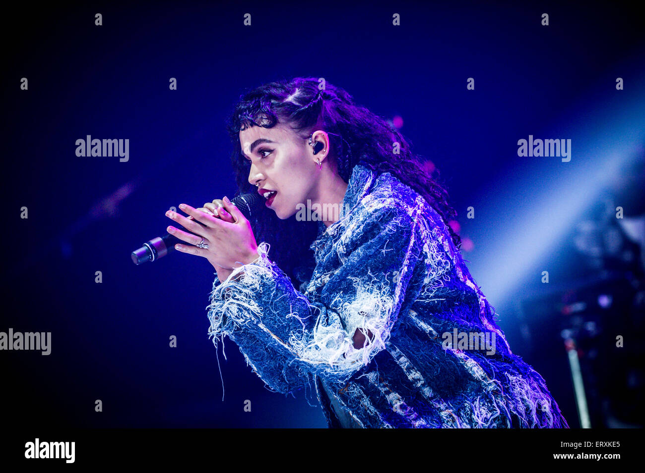 Fka twigs singer hi-res stock photography and images - Alamy