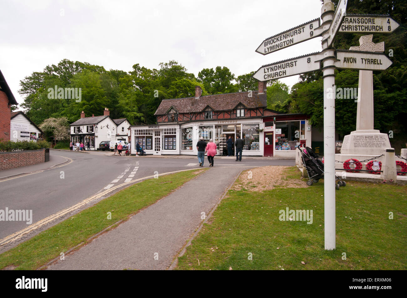 Burley village hampshire england uk hi-res stock photography and images ...