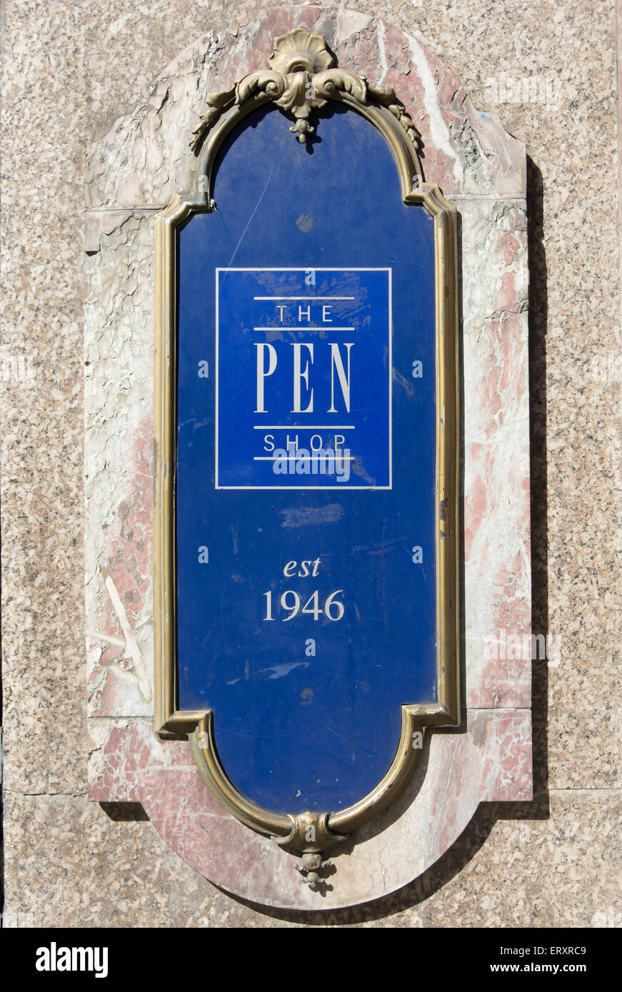 Pen shop hi-res stock photography and images - Alamy