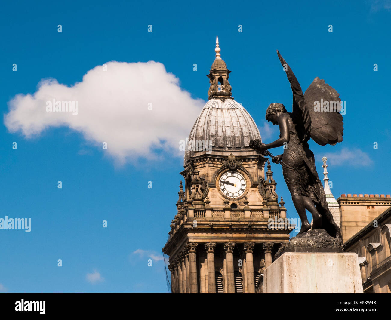 Leeds Town Hall Clock, West Yorkshire, England Stock Photo - Alamy