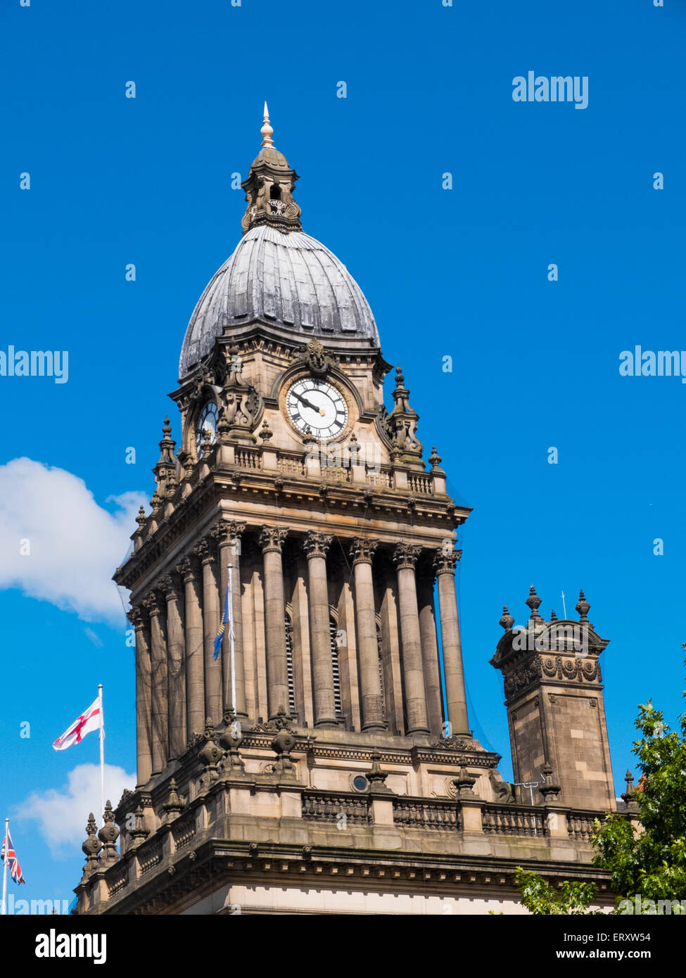 Leeds war memorial town hall hi-res stock photography and images - Alamy