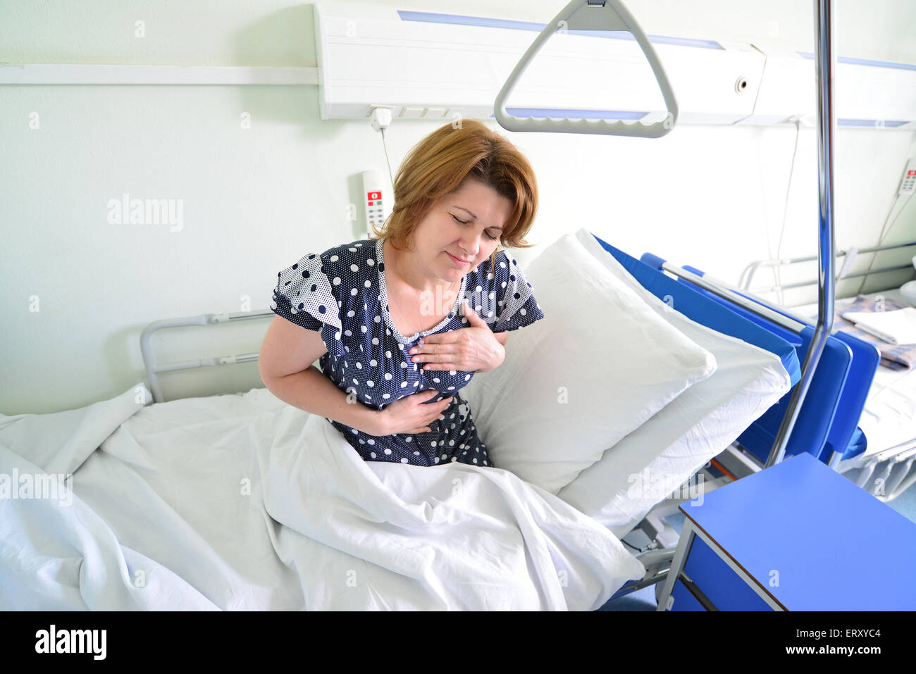 Hospital patient pain bed hospital hi-res stock photography and images ...