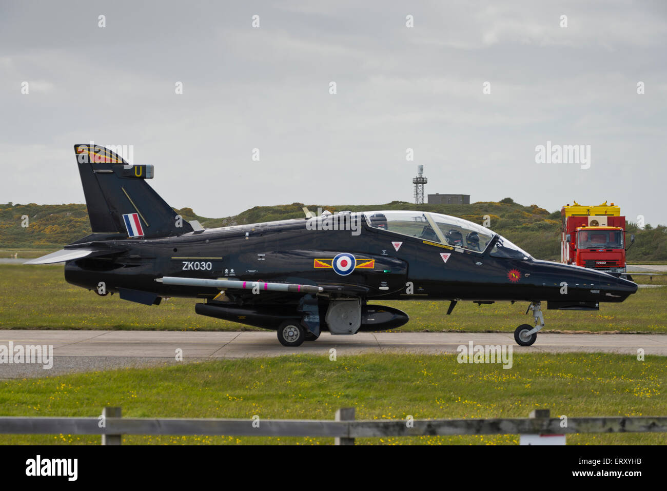 ZK030 Hawk T2 Fast jet Raf Valley Anglesey North Wales UK Stock Photo ...