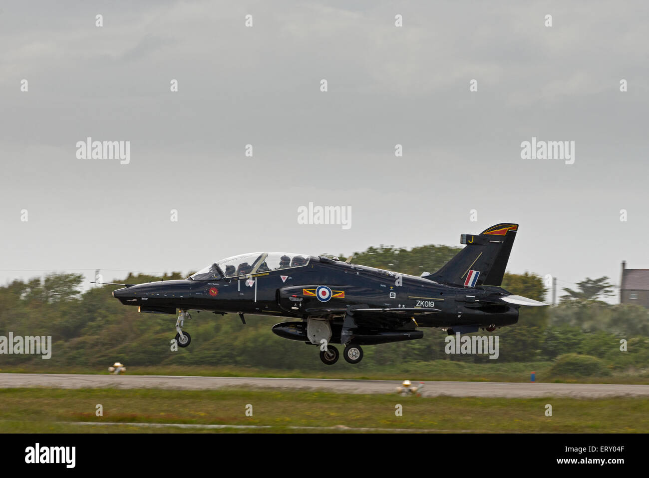 ZK030 Hawk T2 Fast jet Raf Valley Anglesey North Wales UK Stock Photo - Alamy
