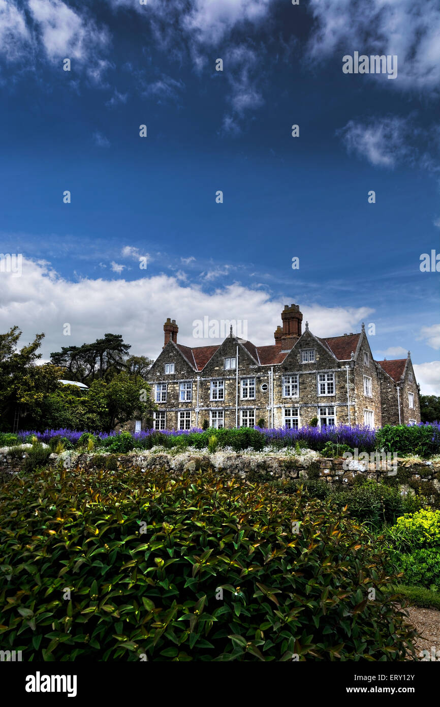 Barton Manor, previously a Royal residence, is now open to the pu;lic ...