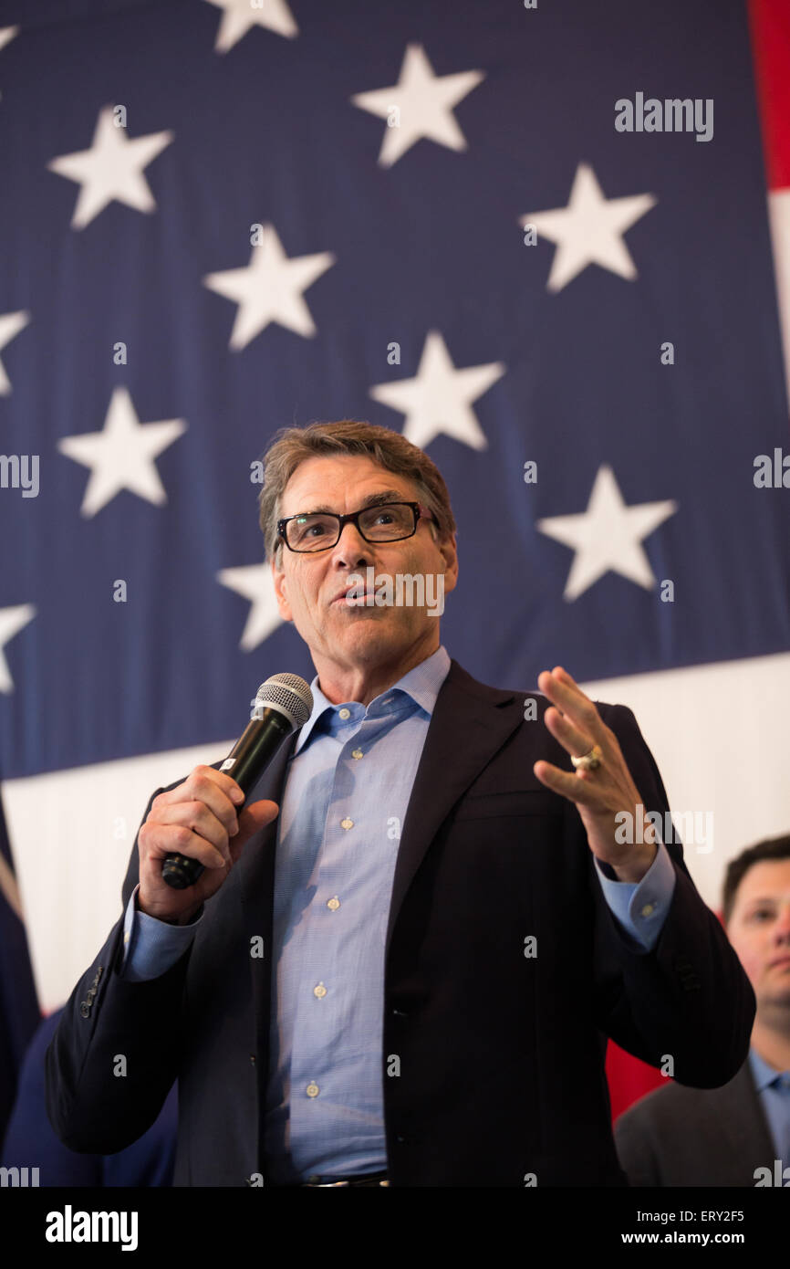 Former Texas Governor and GOP presidential hopeful Rick Perry joins a ...