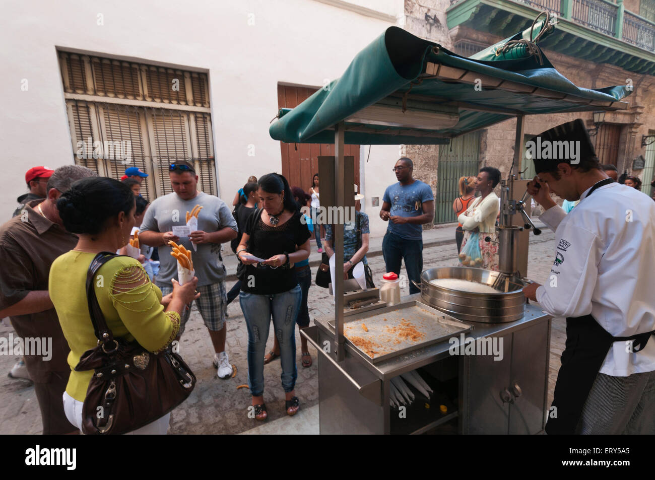 Cuban street food vendor hi-res stock photography and images - Alamy