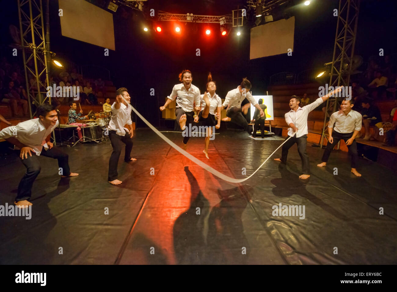 Acrobatic performance hi-res stock photography and images - Alamy