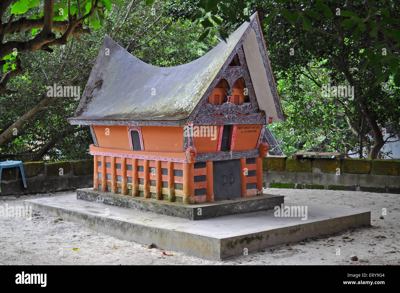 The tomb of the family of the former king Sidabutar. Tomok. Samosir ...