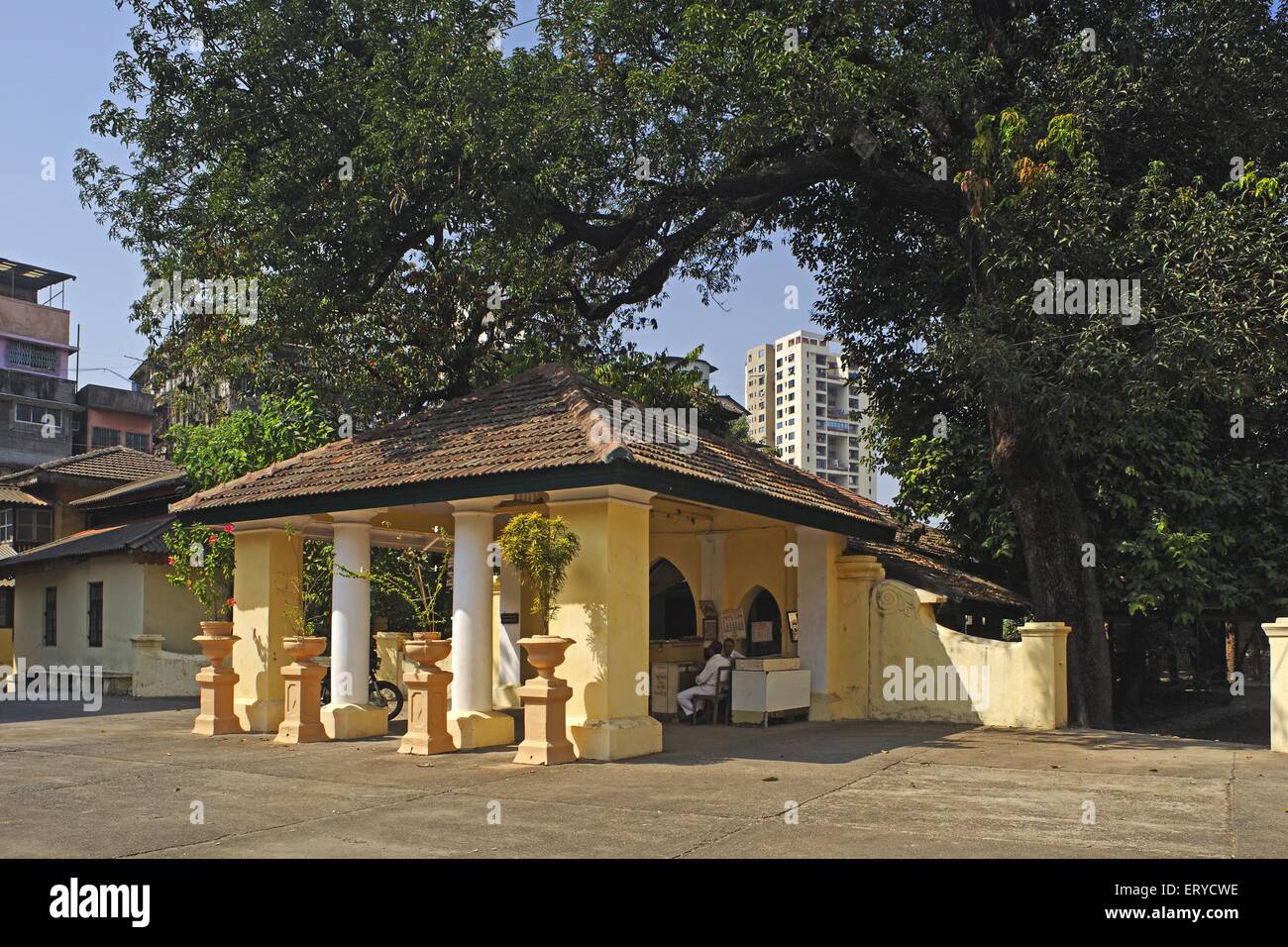 Mumbai behram temple hi-res stock photography and images - Alamy