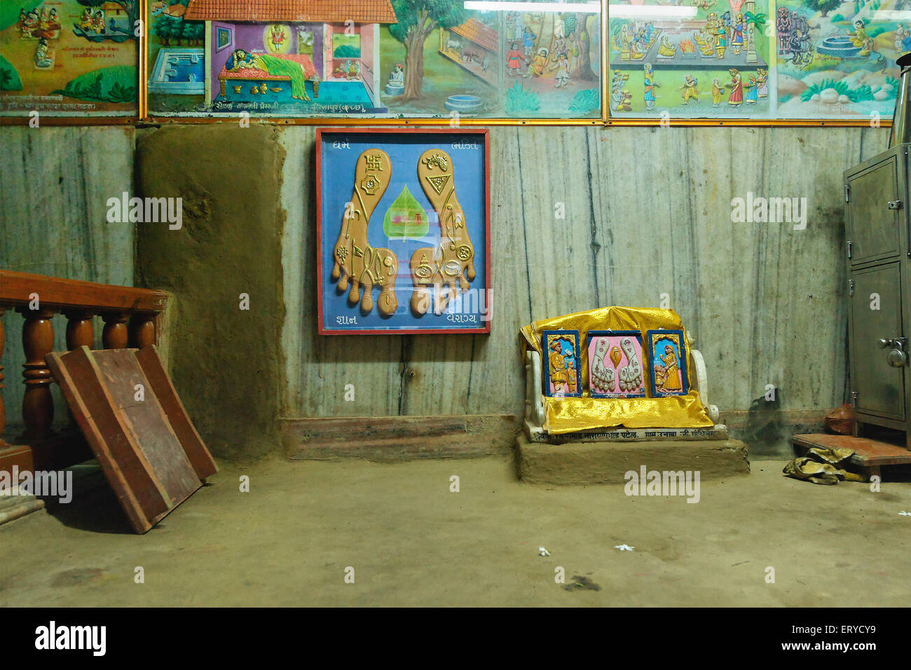 Footprints , Shree Swaminarayan Mandir temple ; Chhapia , Chhapaiya ...