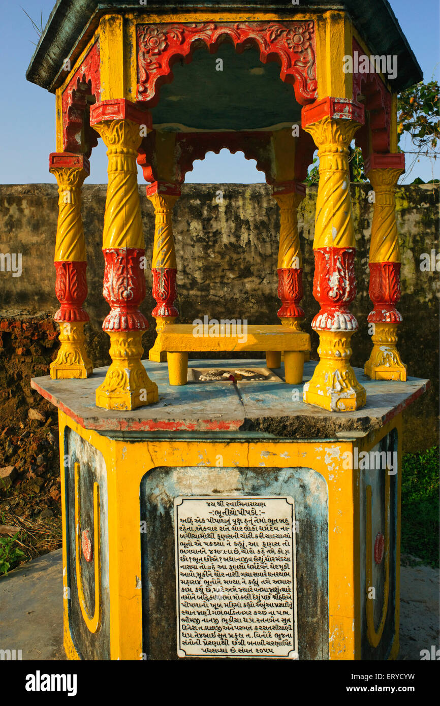 Chhatri , Shree Swaminarayan Mandir temple ; Chhapia , Chhapaiya ...
