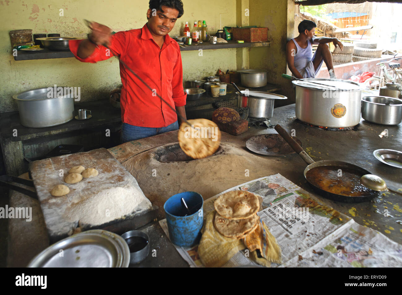 Man making roti in tandoor in Dhaba at Pratapgarh ; Uttar Pradesh Stock ...